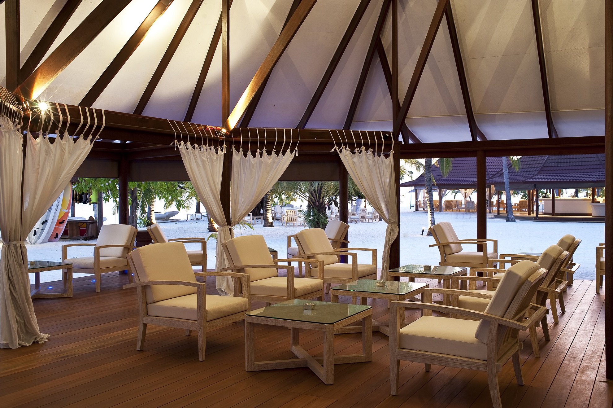 Diamonds Athuruga | The Maldives Experts for all Resort Hotels and ...