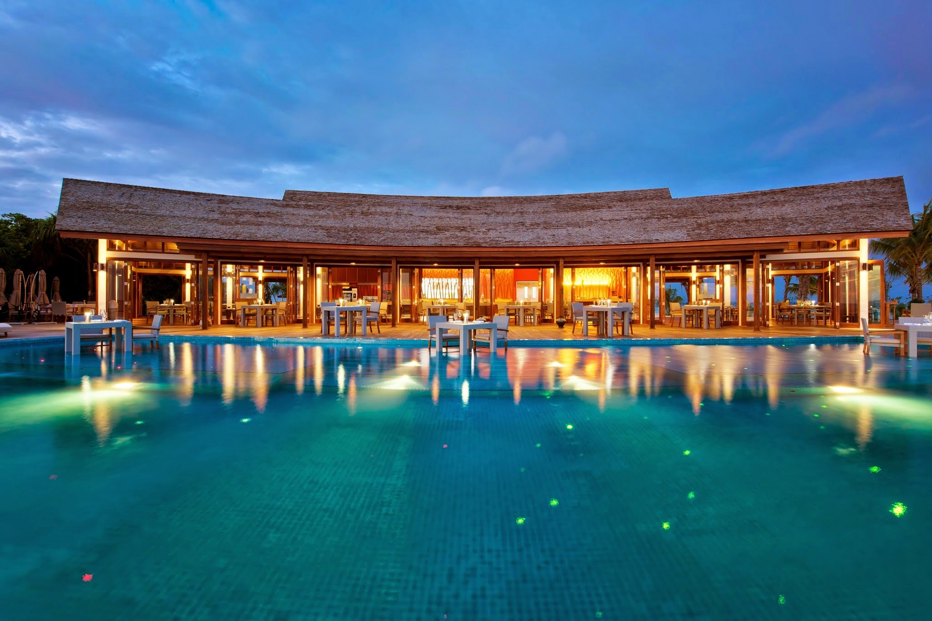 Hideaway Beach Resort | The Maldives Experts for all Resort Hotels and ...