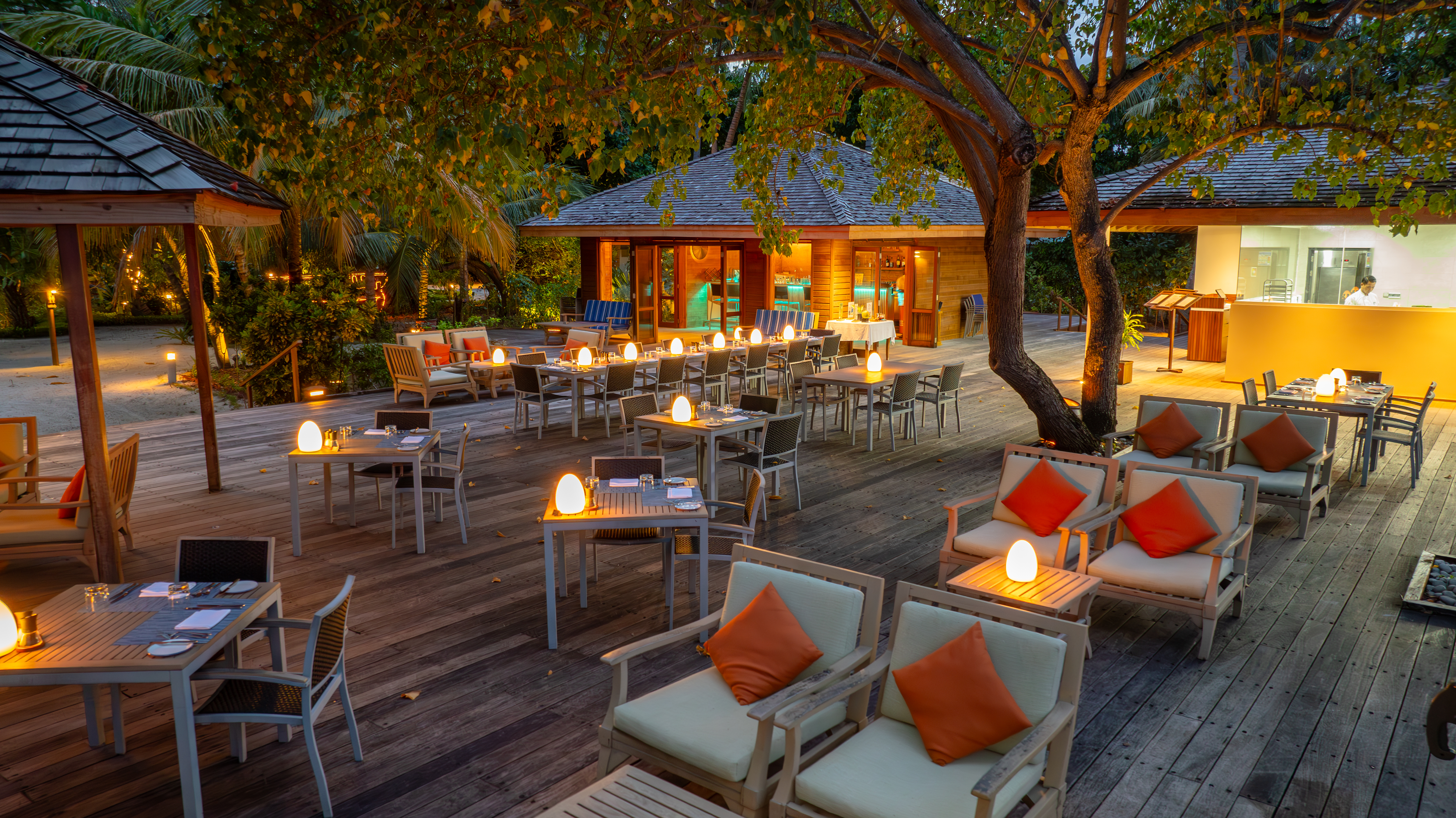 Meeru | The Maldives Experts for all Resort Hotels and Holiday Options